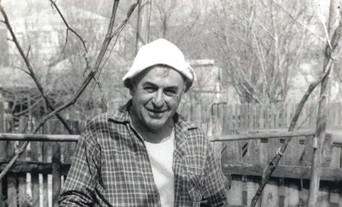 რევაზ ინანიშვილი - ფრთხებიან ყვავები დამბაჩის ხმაზე?